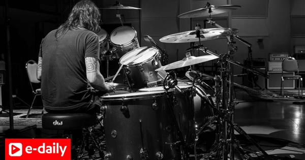 Ο πασίγνωστος rockstar που ηχογράφησε ένα άλμπουμ μόνος του και μετά έφτιαξε συγκρότημα (video ...